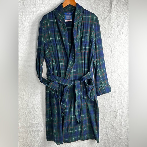 Pendleton | Other | Pendleton Vintage Robe Men Medium Pure Virgin Wool Hunting Tartan Plaid Usa ...